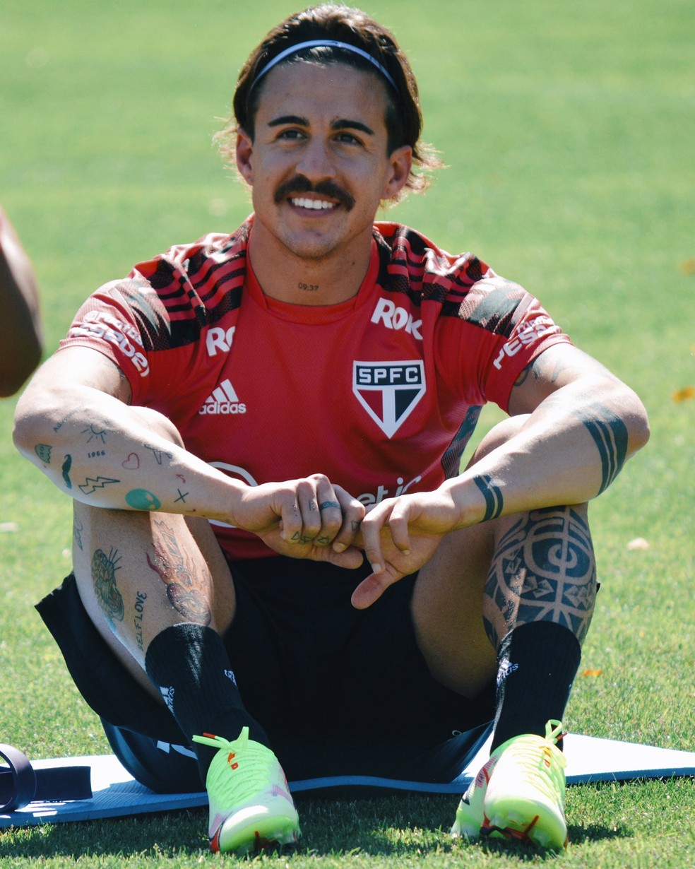 Gabriel Neves volta a ser relacionado e luta por chance e futuro ...