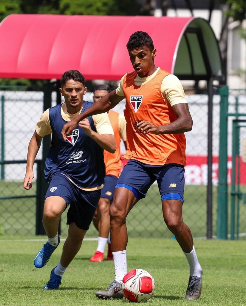 Luiz Gustavo Retoma Os Treinos E Fica Perto De Fazer Sua Estreia Na